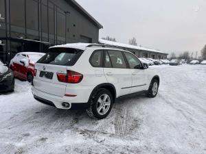 White BMW X5 2011 in Taurage, with an engine capacity of 3.00 L and mileage of 320 thousand km for 8900 €, photo 4 on AUTOMOTO.COM.LV