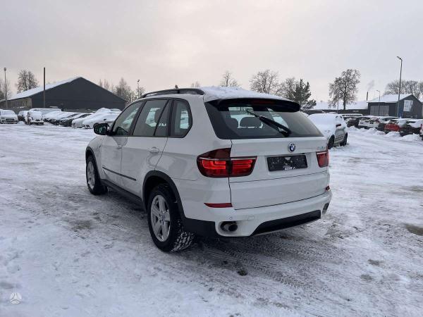 Balts BMW X5 2011 Tauragė, ar dzinēja tilpumu 3.00 L un nobraukumu 320 tūkst. km par 8900 €, foto 10 vietnē AUTOMOTO.COM.LV