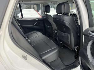 White BMW X5 2011 in Taurage, with an engine capacity of 3.00 L and mileage of 320 thousand km for 8900 €, photo 21 on AUTOMOTO.COM.LV