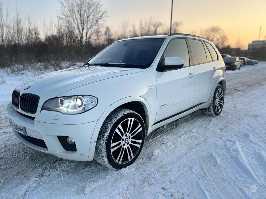 Balts BMW X5 2011 Panevēža, ar dzinēja tilpumu 2.99 L un nobraukumu 280 tūkst. km par 10200 €, foto 1 vietnē AUTOMOTO.COM.LV