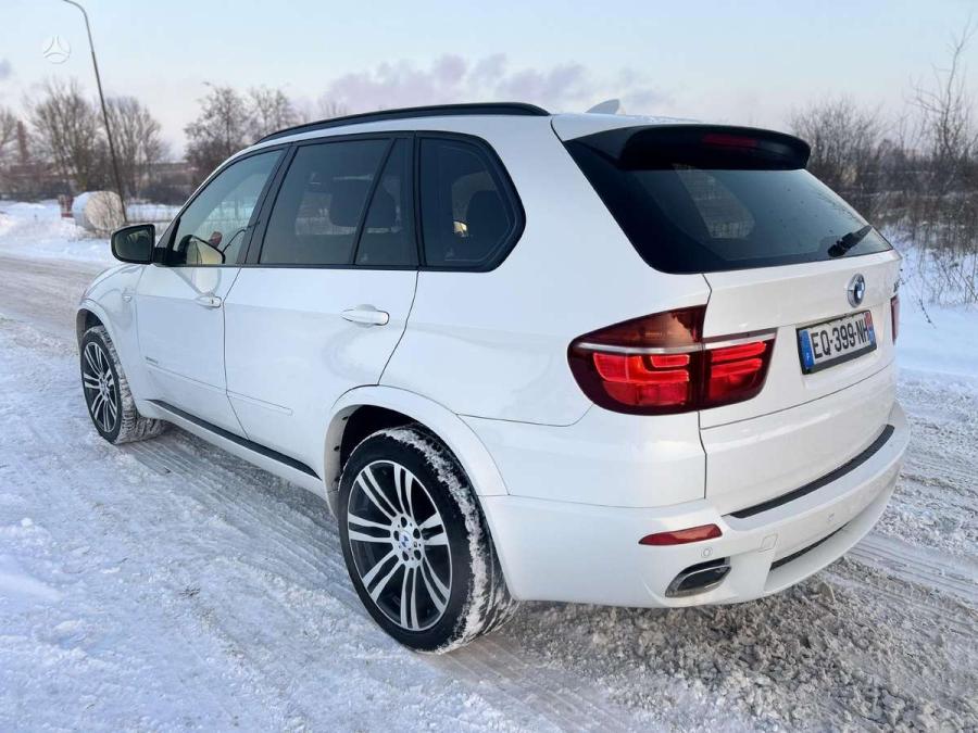 Balts BMW X5 2011 Panevēža, ar dzinēja tilpumu 2.99 L un nobraukumu 280 tūkst. km par 10200 €, foto 5 vietnē AUTOMOTO.COM.LV
