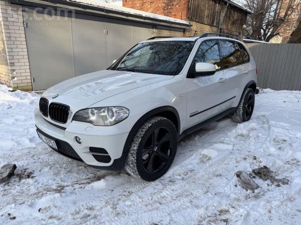 White BMW X5 2011 in Liepaja, with an engine capacity of 3.00 L and mileage of 307 thousand km for 11300 €, photo 1 on AUTOMOTO.COM.LV