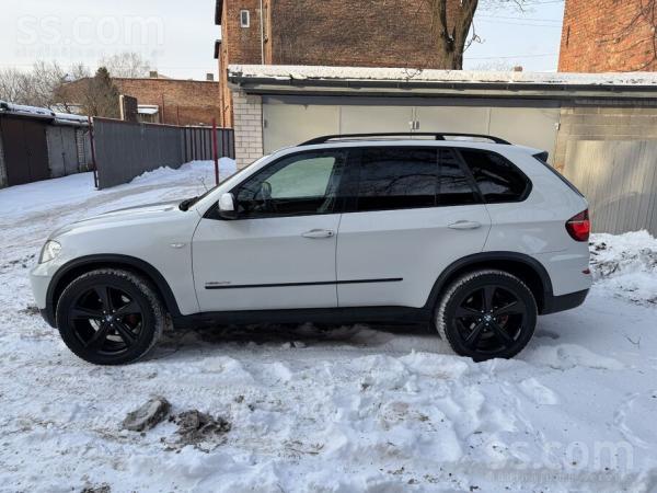 White BMW X5 2011 in Liepaja, with an engine capacity of 3.00 L and mileage of 307 thousand km for 11300 €, photo 2 on AUTOMOTO.COM.LV