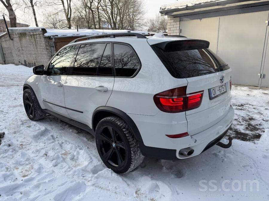 Balts BMW X5 2011 Liepāja, ar dzinēja tilpumu 3.00 L un nobraukumu 307 tūkst. km par 11300 €, foto 3 vietnē AUTOMOTO.COM.LV