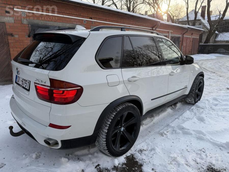 Balts BMW X5 2011 Liepāja, ar dzinēja tilpumu 3.00 L un nobraukumu 307 tūkst. km par 11300 €, foto 4 vietnē AUTOMOTO.COM.LV