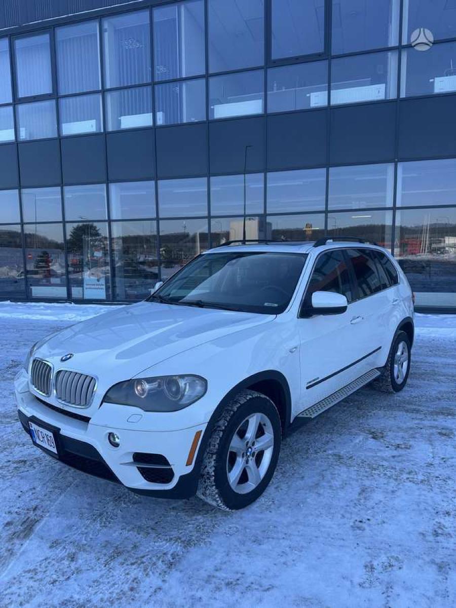 White BMW X5 2011 in Vilnius, with an engine capacity of 4.40 L and mileage of 246 thousand km for 5700 €, photo 1 on AUTOMOTO.COM.LV