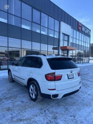 White BMW X5 2011 in Vilnius, with an engine capacity of 4.40 L and mileage of 246 thousand km for 5700 €, photo 6 on AUTOMOTO.COM.LV