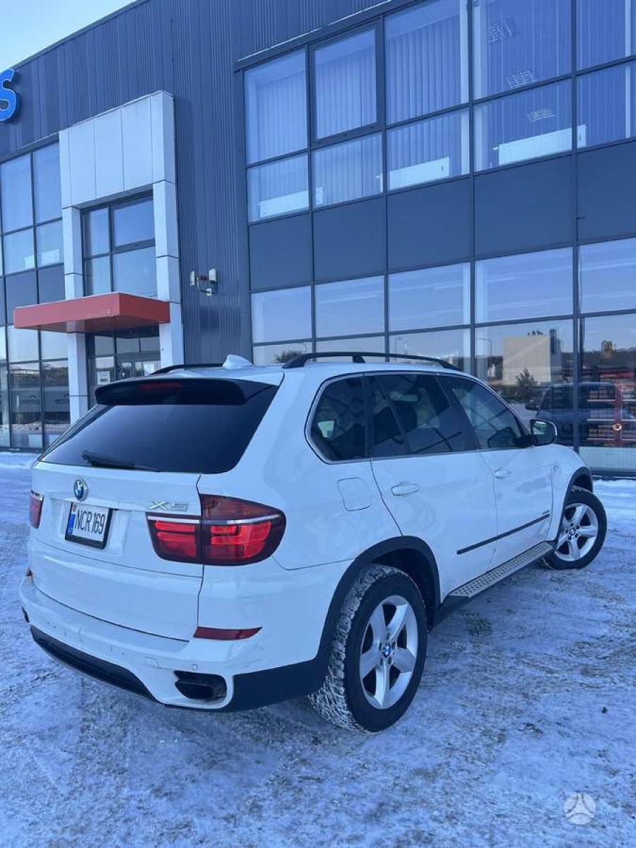 White BMW X5 2011 in Vilnius, with an engine capacity of 4.40 L and mileage of 246 thousand km for 5700 €, photo 7 on AUTOMOTO.COM.LV