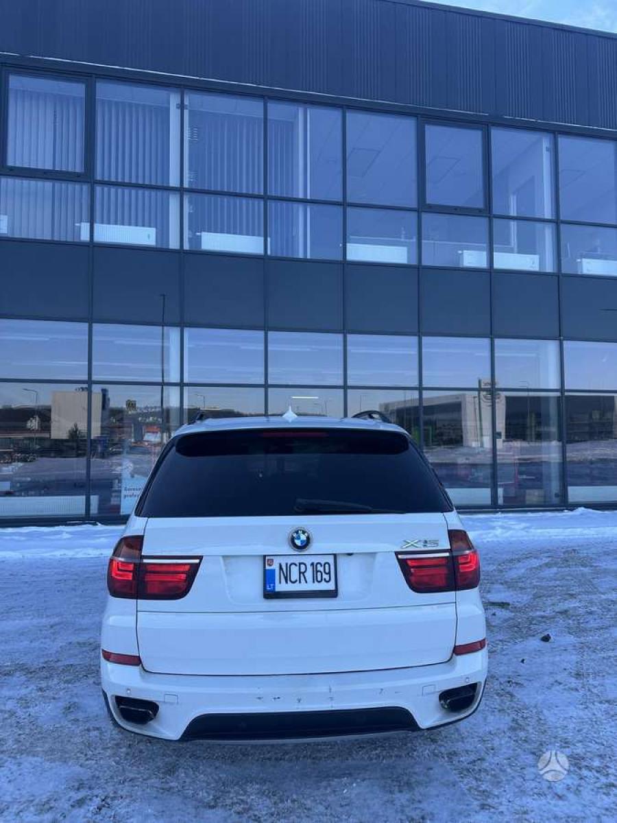 White BMW X5 2011 in Vilnius, with an engine capacity of 4.40 L and mileage of 246 thousand km for 5700 €, photo 8 on AUTOMOTO.COM.LV