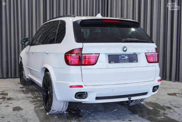 White BMW X5 2011 in Marijampole, with an engine capacity of 3.00 L and mileage of 336 thousand km for 13250 €, photo 9 on AUTOMOTO.COM.LV