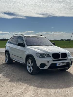 Balts BMW X5 2011 Bauska, ar dzinēja tilpumu 3.00 L un nobraukumu 369 tūkst. km par 10050 €, foto  vietnē AUTOMOTO.COM.LV