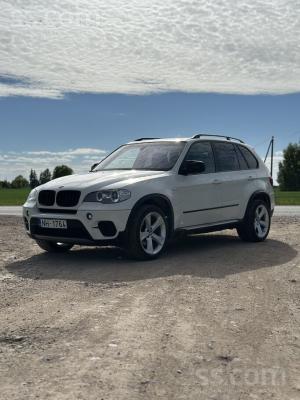 White BMW X5 2011 in Bauska, with an engine capacity of 3.00 L and mileage of 369 thousand km for 10050 €, photo 5 on AUTOMOTO.COM.LV