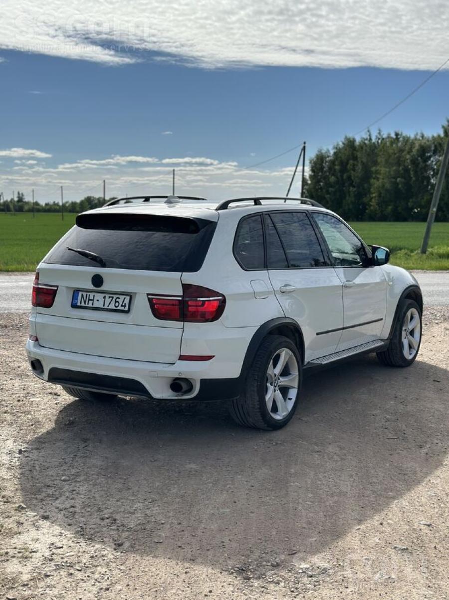 White BMW X5 2011 in Bauska, with an engine capacity of 3.00 L and mileage of 369 thousand km for 10050 €, photo 8 on AUTOMOTO.COM.LV
