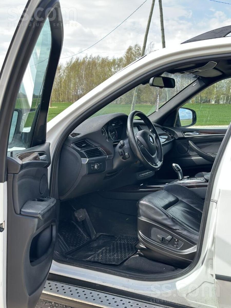 White BMW X5 2011 in Bauska, with an engine capacity of 3.00 L and mileage of 369 thousand km for 10050 €, photo 11 on AUTOMOTO.COM.LV