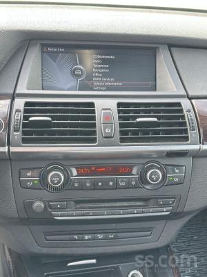 White BMW X5 2011 in Bauska, with an engine capacity of 3.00 L and mileage of 369 thousand km for 10050 €, photo 12 on AUTOMOTO.COM.LV