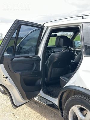 White BMW X5 2011 in Bauska, with an engine capacity of 3.00 L and mileage of 369 thousand km for 10050 €, photo 20 on AUTOMOTO.COM.LV
