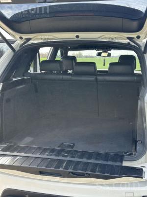 White BMW X5 2011 in Bauska, with an engine capacity of 3.00 L and mileage of 369 thousand km for 10050 €, photo 23 on AUTOMOTO.COM.LV
