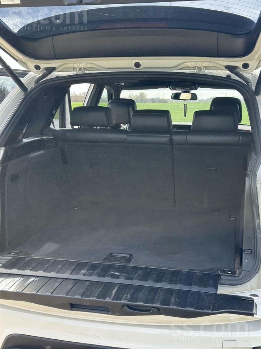 White BMW X5 2011 in Bauska, with an engine capacity of 3.00 L and mileage of 369 thousand km for 10050 €, photo 23 on AUTOMOTO.COM.LV