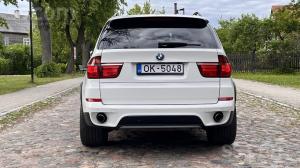 Balts BMW X5 2011 Jelgava, ar dzinēja tilpumu 3.00 L un nobraukumu 262 tūkst. km par 12700 €, foto 5 vietnē AUTOMOTO.COM.LV
