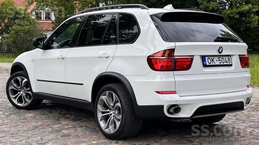 Balts BMW X5 2011 Jelgava, ar dzinēja tilpumu 3.00 L un nobraukumu 262 tūkst. km par 12700 €, foto 6 vietnē AUTOMOTO.COM.LV