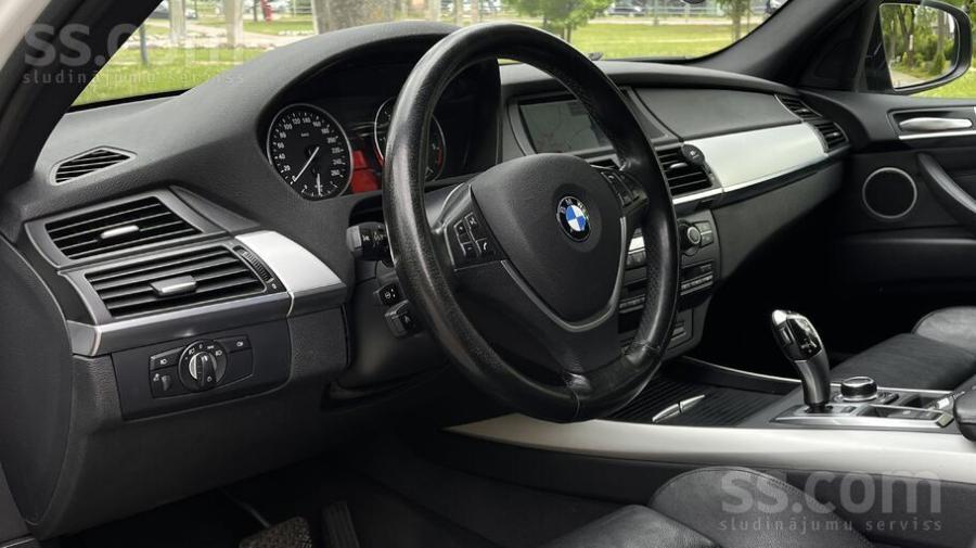 Balts BMW X5 2011 Jelgava, ar dzinēja tilpumu 3.00 L un nobraukumu 262 tūkst. km par 12700 €, foto 9 vietnē AUTOMOTO.COM.LV