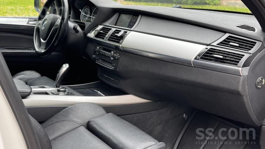 Balts BMW X5 2011 Jelgava, ar dzinēja tilpumu 3.00 L un nobraukumu 262 tūkst. km par 12700 €, foto 11 vietnē AUTOMOTO.COM.LV