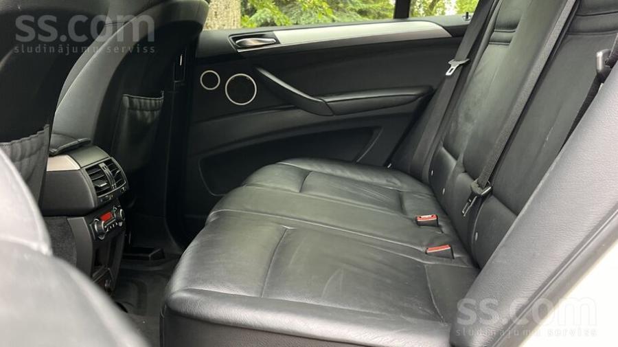 Balts BMW X5 2011 Jelgava, ar dzinēja tilpumu 3.00 L un nobraukumu 262 tūkst. km par 12700 €, foto 15 vietnē AUTOMOTO.COM.LV