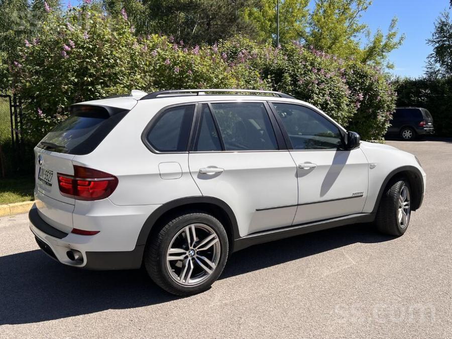 White BMW X5 2011 in Riga, with an engine capacity of 3.00 L and mileage of 210 thousand km for 12300 €, photo 5 on AUTOMOTO.COM.LV