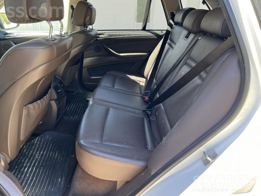 White BMW X5 2011 in Riga, with an engine capacity of 3.00 L and mileage of 210 thousand km for 12300 €, photo 10 on AUTOMOTO.COM.LV