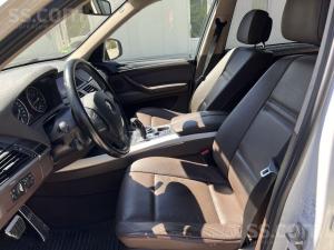White BMW X5 2011 in Riga, with an engine capacity of 3.00 L and mileage of 210 thousand km for 12300 €, photo 16 on AUTOMOTO.COM.LV