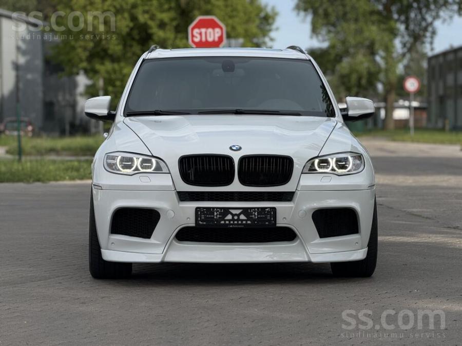 White BMW X5 2011 in Riga, with an engine capacity of 4.40 L and mileage of 0 thousand km for 19900 €, photo 3 on AUTOMOTO.COM.LV