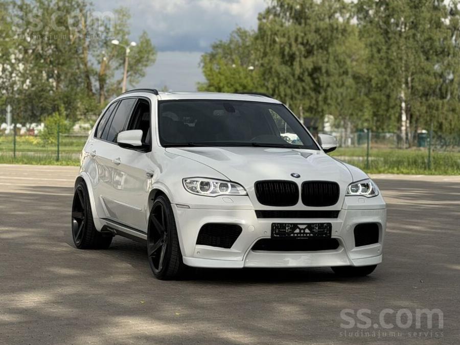 White BMW X5 2011 in Riga, with an engine capacity of 4.40 L and mileage of 0 thousand km for 19900 €, photo 4 on AUTOMOTO.COM.LV