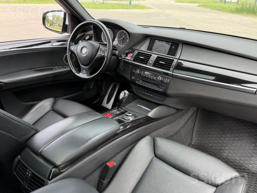 White BMW X5 2011 in Riga, with an engine capacity of 4.40 L and mileage of 0 thousand km for 19900 €, photo 14 on AUTOMOTO.COM.LV
