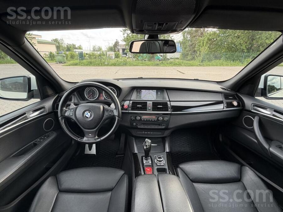 White BMW X5 2011 in Riga, with an engine capacity of 4.40 L and mileage of 0 thousand km for 19900 €, photo 18 on AUTOMOTO.COM.LV