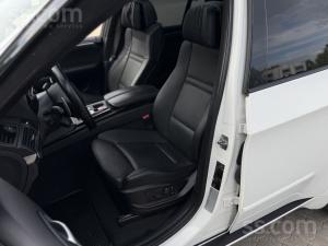 White BMW X5 2011 in Riga, with an engine capacity of 4.40 L and mileage of 0 thousand km for 19900 €, photo 19 on AUTOMOTO.COM.LV