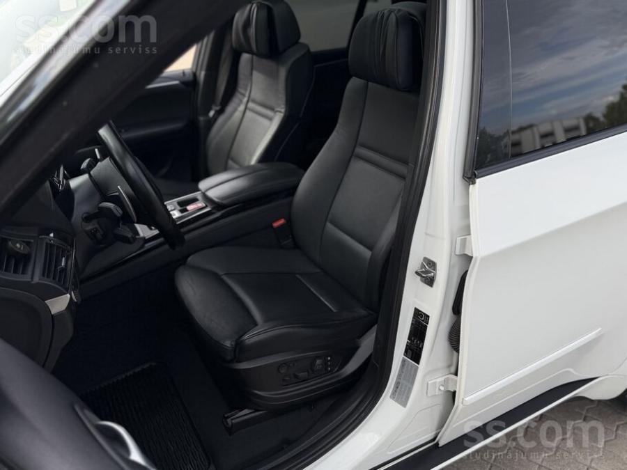 White BMW X5 2011 in Riga, with an engine capacity of 4.40 L and mileage of 0 thousand km for 19900 €, photo 19 on AUTOMOTO.COM.LV
