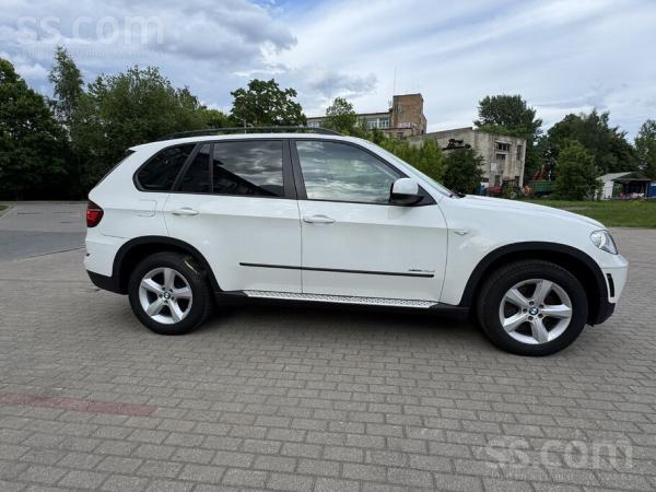 White BMW X5 2011 in Riga, with an engine capacity of 3.00 L and mileage of 297 thousand km for 10500 €, photo 3 on AUTOMOTO.COM.LV