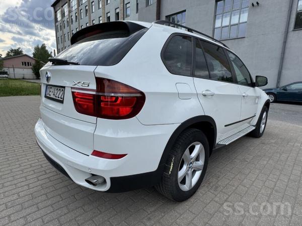 White BMW X5 2011 in Riga, with an engine capacity of 3.00 L and mileage of 297 thousand km for 10500 €, photo 5 on AUTOMOTO.COM.LV