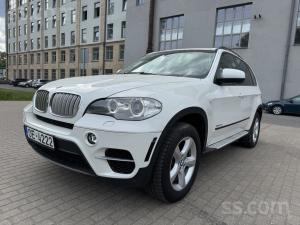 White BMW X5 2011 in Riga, with an engine capacity of 3.00 L and mileage of 297 thousand km for 10500 €, photo 1 on AUTOMOTO.COM.LV