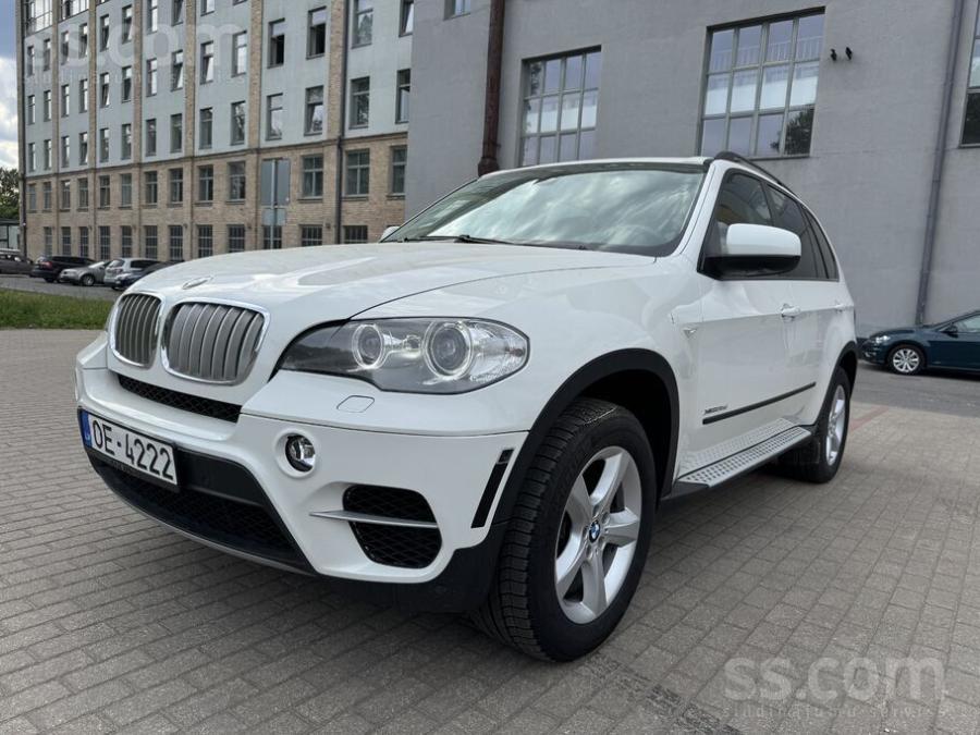 White BMW X5 2011 in Riga, with an engine capacity of 3.00 L and mileage of 297 thousand km for 10500 €, photo 1 on AUTOMOTO.COM.LV