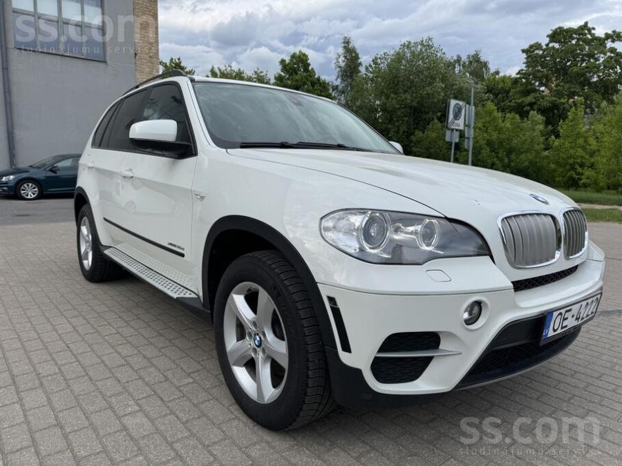 White BMW X5 2011 in Riga, with an engine capacity of 3.00 L and mileage of 297 thousand km for 10500 €, photo 3 on AUTOMOTO.COM.LV