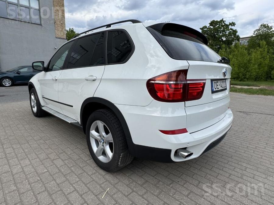 White BMW X5 2011 in Riga, with an engine capacity of 3.00 L and mileage of 297 thousand km for 10500 €, photo 5 on AUTOMOTO.COM.LV