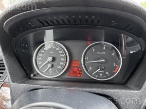 White BMW X5 2011 in Riga, with an engine capacity of 3.00 L and mileage of 297 thousand km for 10500 €, photo 9 on AUTOMOTO.COM.LV