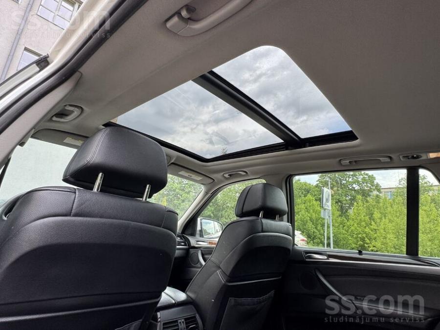White BMW X5 2011 in Riga, with an engine capacity of 3.00 L and mileage of 297 thousand km for 10500 €, photo 12 on AUTOMOTO.COM.LV
