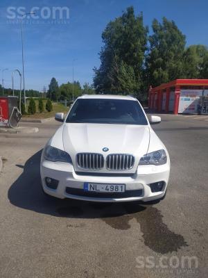 White BMW X5 2011 in Riga, with an engine capacity of 4.00 L and mileage of 281 thousand km for 12500 €, photo 3 on AUTOMOTO.COM.LV
