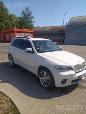 White BMW X5 2011 in Riga, with an engine capacity of 4.00 L and mileage of 281 thousand km for 12500 €, photo 4 on AUTOMOTO.COM.LV