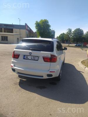 White BMW X5 2011 in Riga, with an engine capacity of 4.00 L and mileage of 281 thousand km for 12500 €, photo 7 on AUTOMOTO.COM.LV