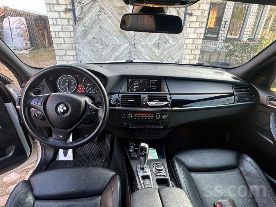 Balts BMW X5 2011 Kuldīga, ar dzinēja tilpumu 3.00 L un nobraukumu 252 tūkst. km par 15700 €, foto 3 vietnē AUTOMOTO.COM.LV