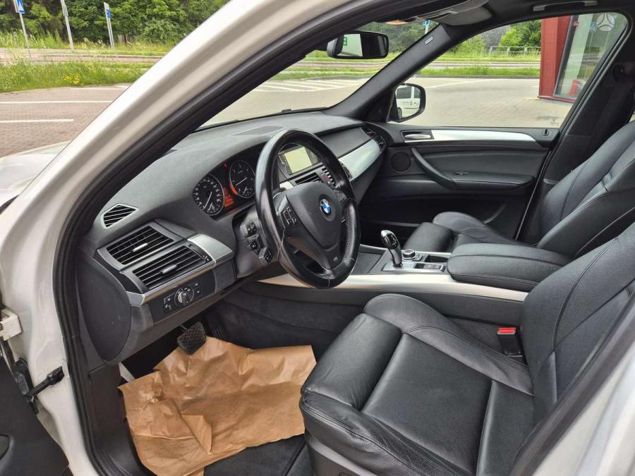 Balts BMW X5 2011 Utena, ar dzinēja tilpumu 2.99 L un nobraukumu 360 tūkst. km par 9990 €, foto 12 vietnē AUTOMOTO.COM.LV