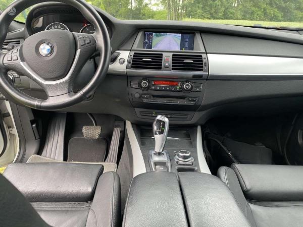 White BMW X5 2011 in Kaunas, with an engine capacity of 2.99 L and mileage of 179 thousand km for 9800 €, photo 10 on AUTOMOTO.COM.LV